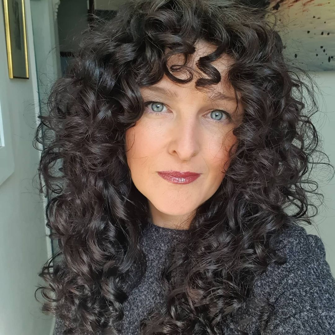 18 Stunning Hairstyles with Curly Curtain Bangs