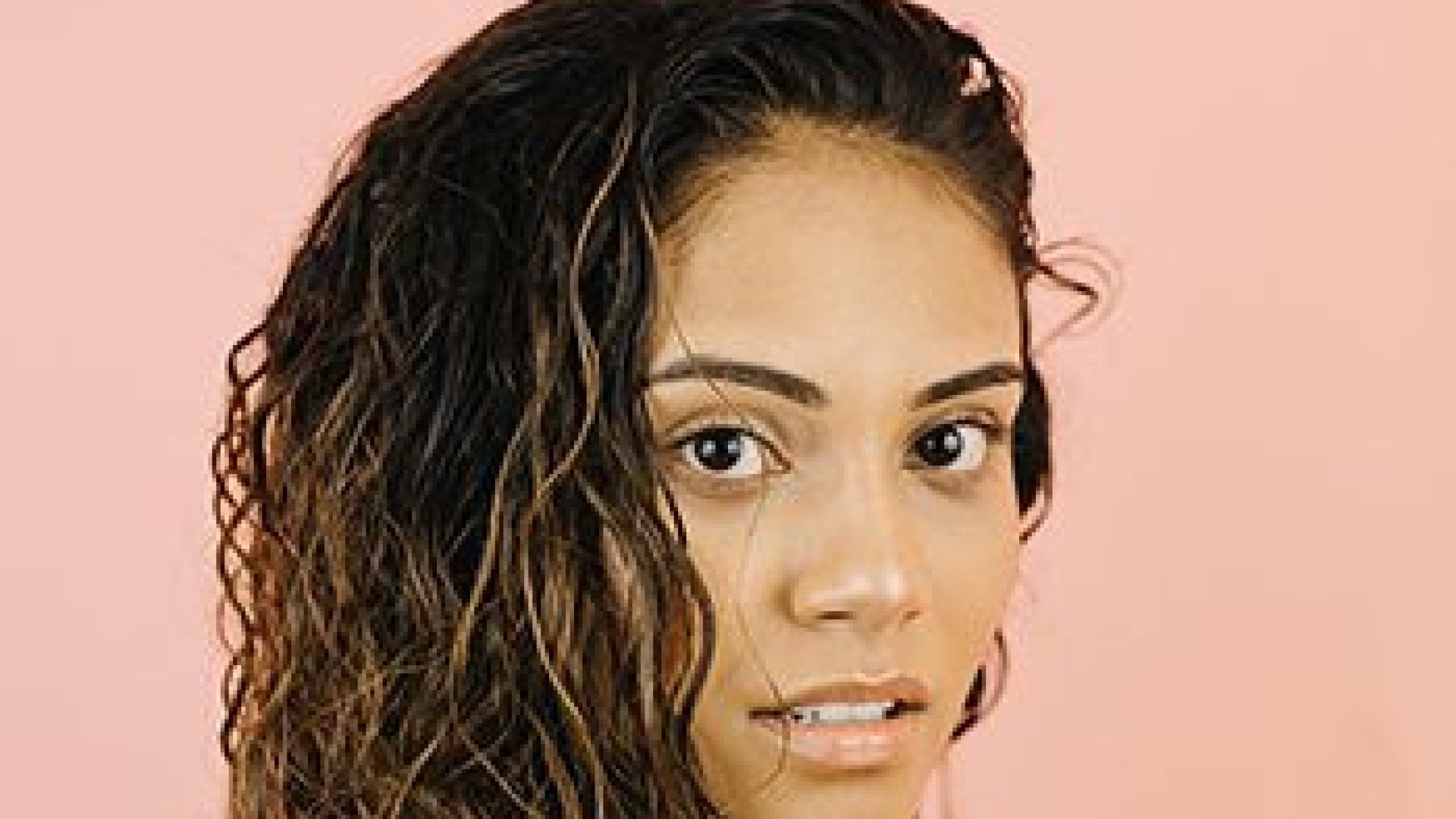 How to Get the Wet Look for Mermaid Vibes All Day | NaturallyCurly