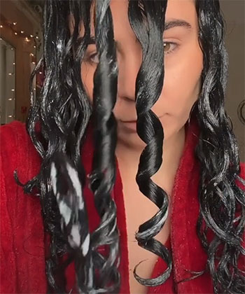 How to Create Large Coils in Wavy Hair Using a Brush
