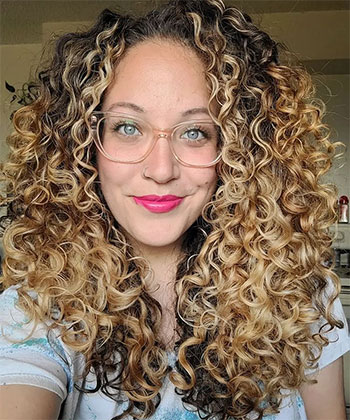How to Follow the Laura Method for Frizz-Free Curls