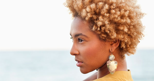 How to Go Blonde with Type 4C Hair, According to a Stylist | Beautycon.com