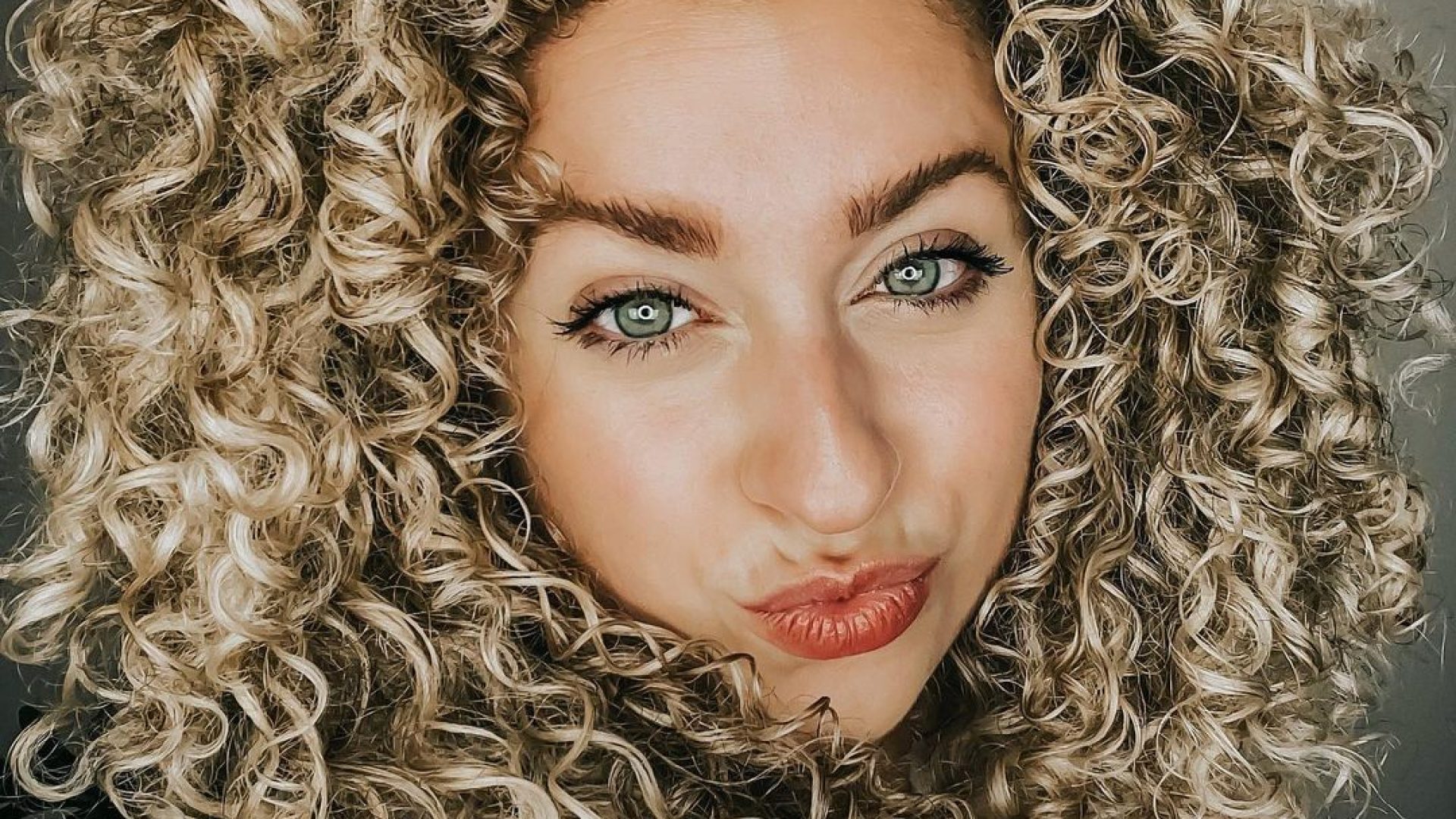 How to Refresh 2nd Day Curly Hair