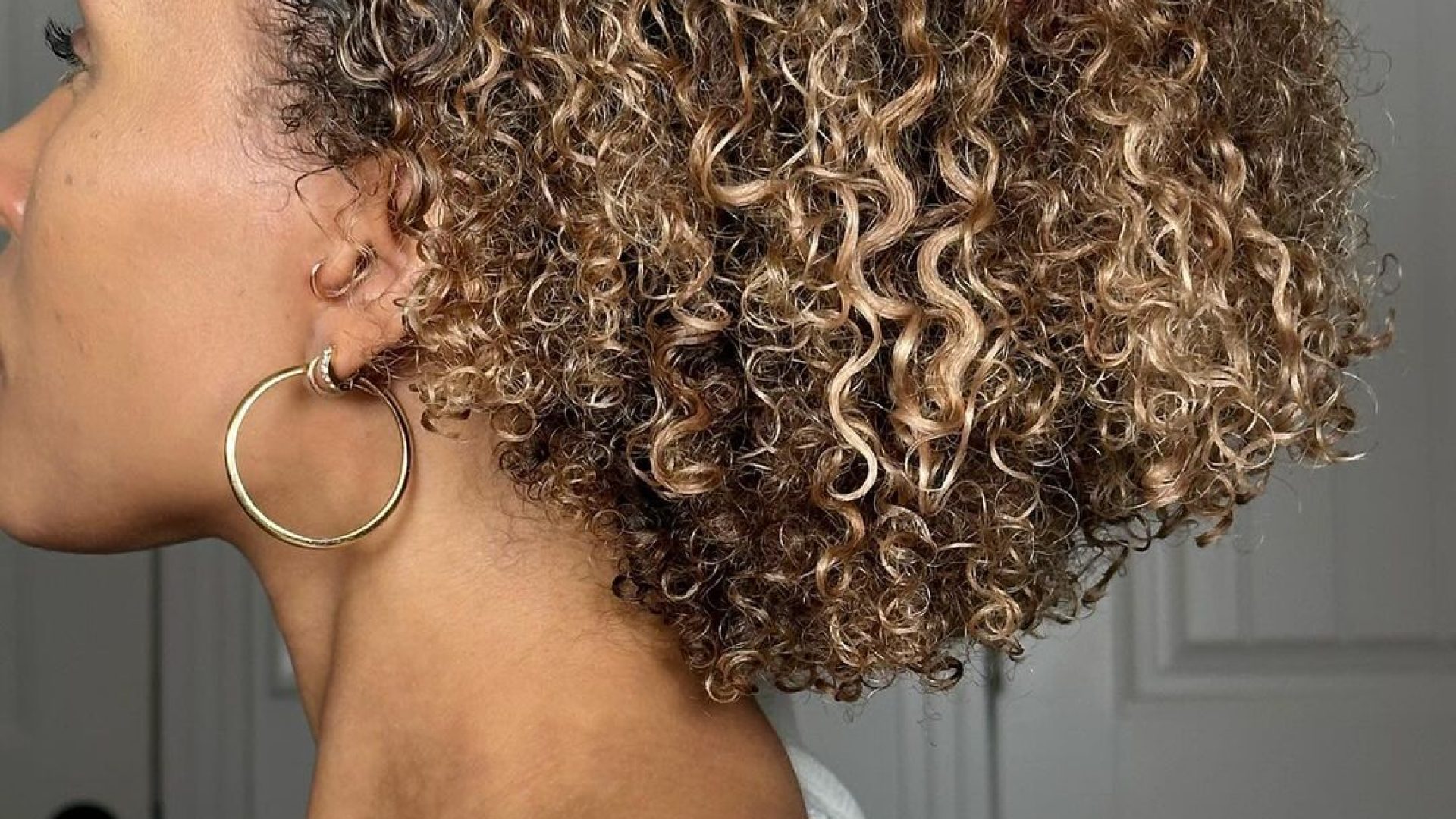 Why Won’t the Top of My Hair Curl? Solutions for Uneven Curl Patterns