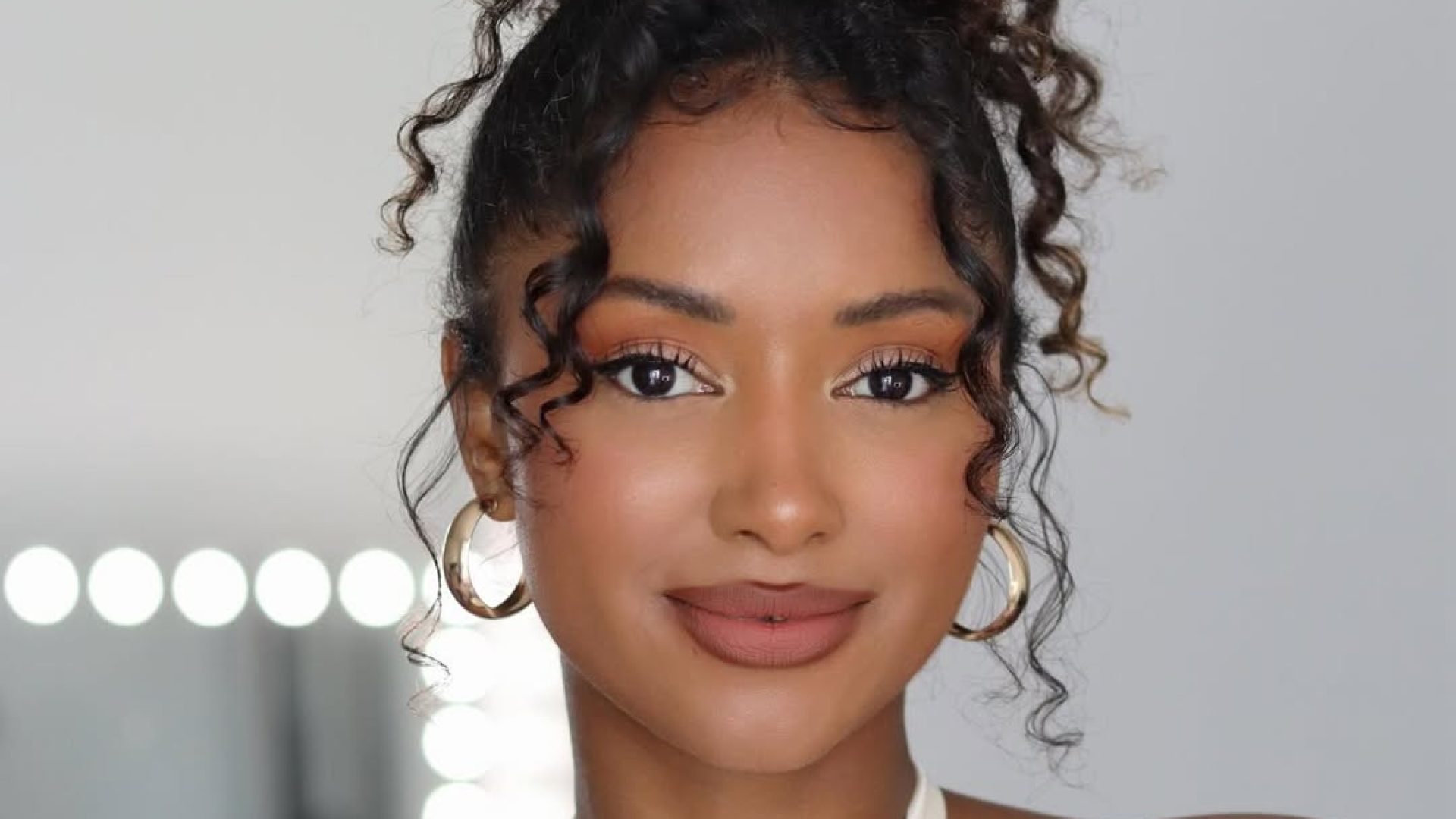 25 Easy-to-Do Curly Updos for Any Occasion
