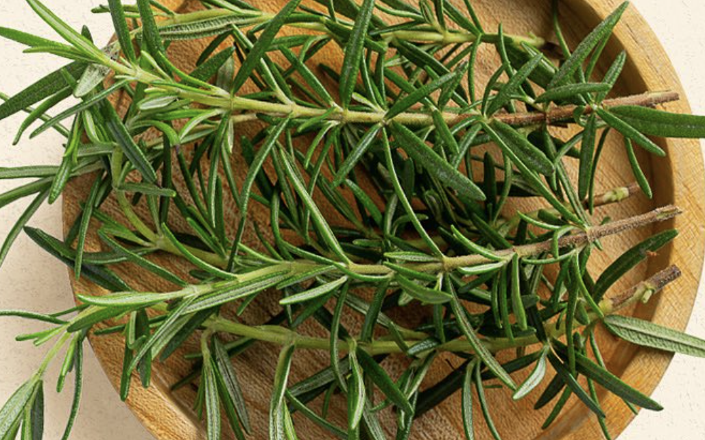 5 Herbs That Naturally Darken Gray Hair