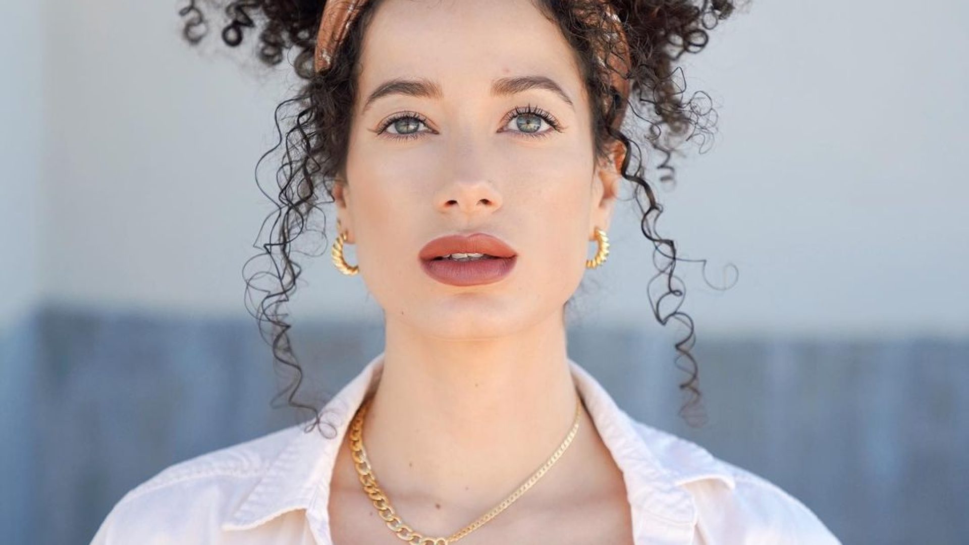 15 Curly Hair Accessories You Need to Try
