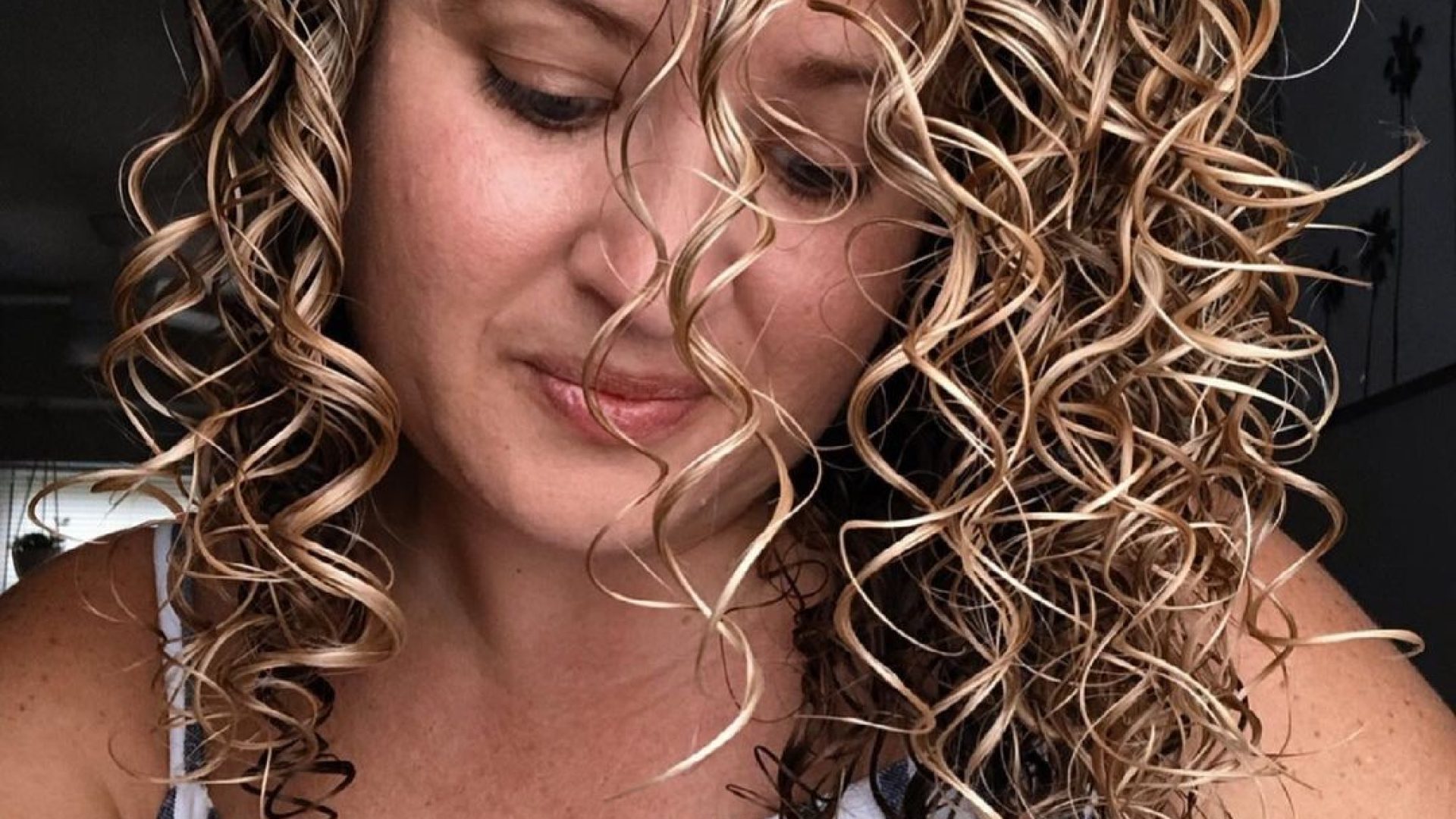 Scrunch Out the Crunch: A Simple Guide to Soft, Touchable Curls